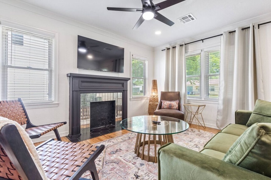 Trendy In Tulsa | King Bed Expo Tu Downtown - Tulsa