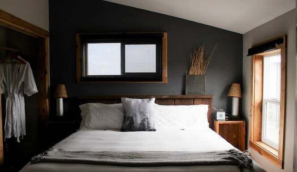 Oceanfront Oasis: Long Beach Retreat Near Discovery Trail! Pets Allowed, Pool. - Long Beach, WA