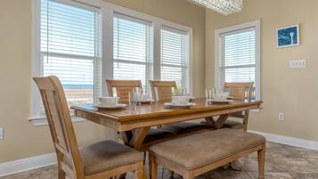 Casa, 4 quartos | Restaurantes