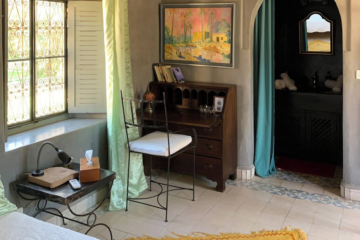 Quarto Lua de Mel (côté Palmeraie) | Secretária, secretária adequada para computadores portáteis 
