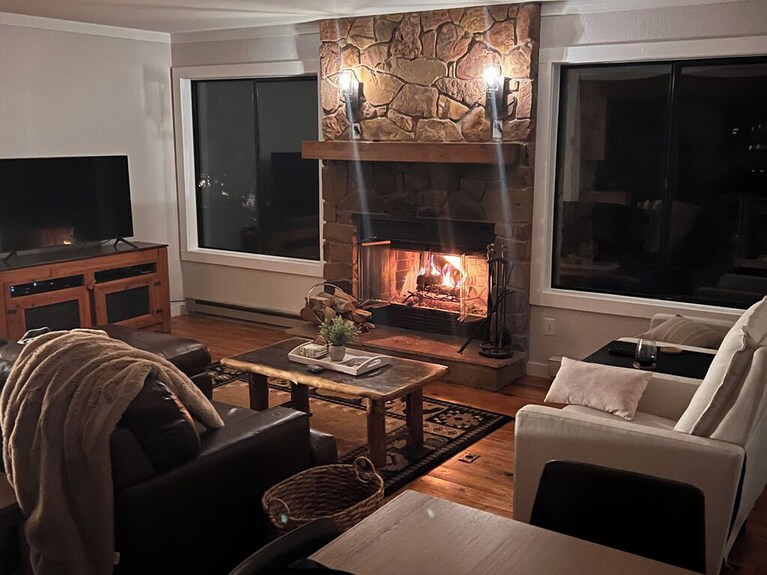 Incredible Views, Large Deck, Wood Burning Fireplace! Havland Lake 3bed/3bath - Colorado