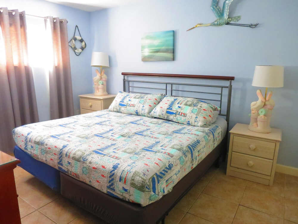 SEASHELLS CONDO BY THE BEACH, HEATED POOL, GROUND FLOOR UNIT, GREAT ...