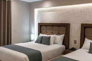 Quarto luxo, 2 camas de casal | 1 quarto, roupas de cama premium, edredons de pluma