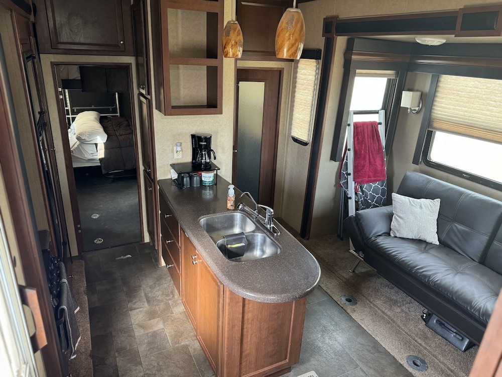 Cozy Rv Tucked Back In A Quiet Property With Plenty Of Room To Relax - Arizona