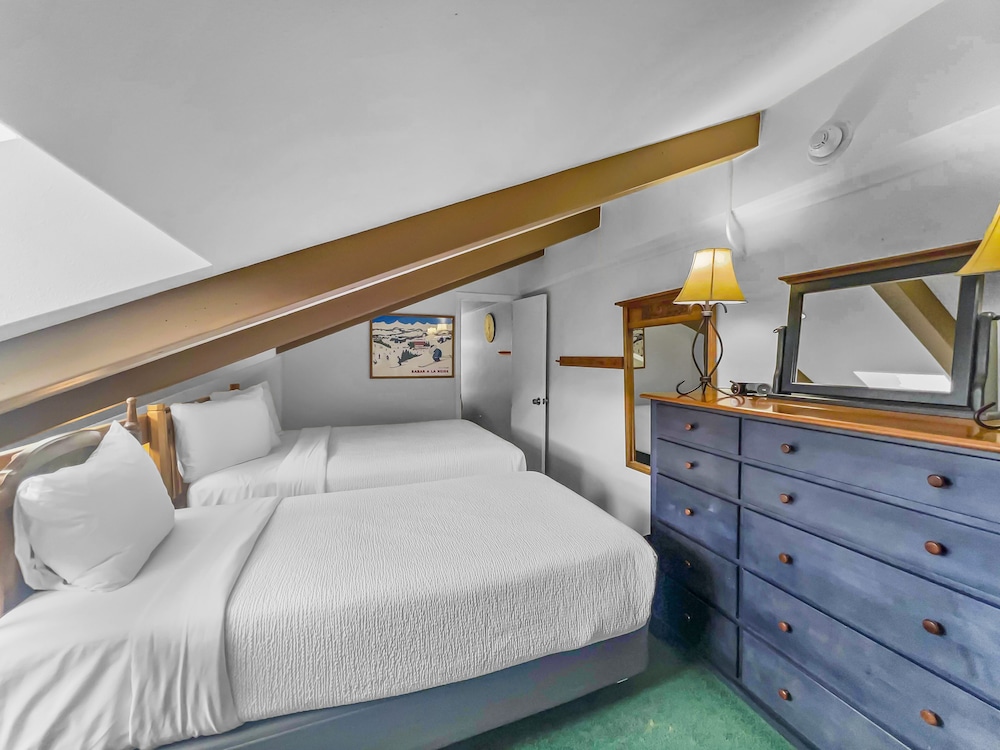 Ski In/Out Center Village Family Friendly, High Capacity CM425 - Copper ...