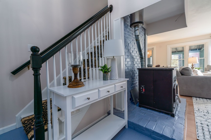 4 Br Serene Home Nestled Amongst The Canopy Of Majestic Trees - Manchester, NH