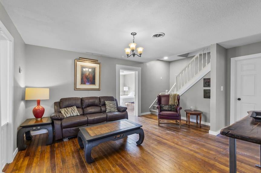 Downtown 4br With 2 King Beds! Walking Distance To Semo And The River Front. - Cape Girardeau, MO