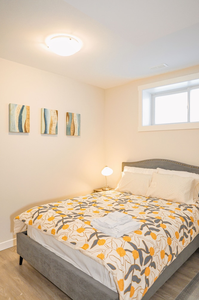 5-star Community, 5-10 Minute Drive To A Mall With Everything You Need In Life - Calgary