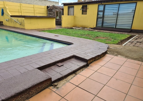 Khahiligi Investment Properties Guest - Krugersdorp