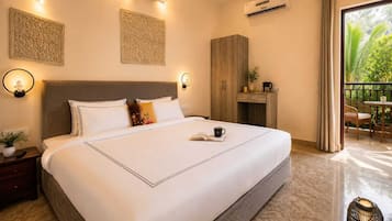 Quarto Deluxe, 1 cama queen-size, vista para o jardim | Roupa de alta qualidade, camas de colchão viscoelástico, minibar