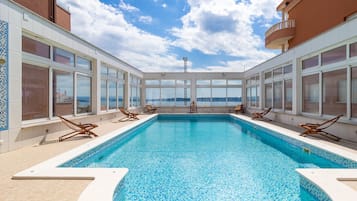 Piscina exterior sazonal