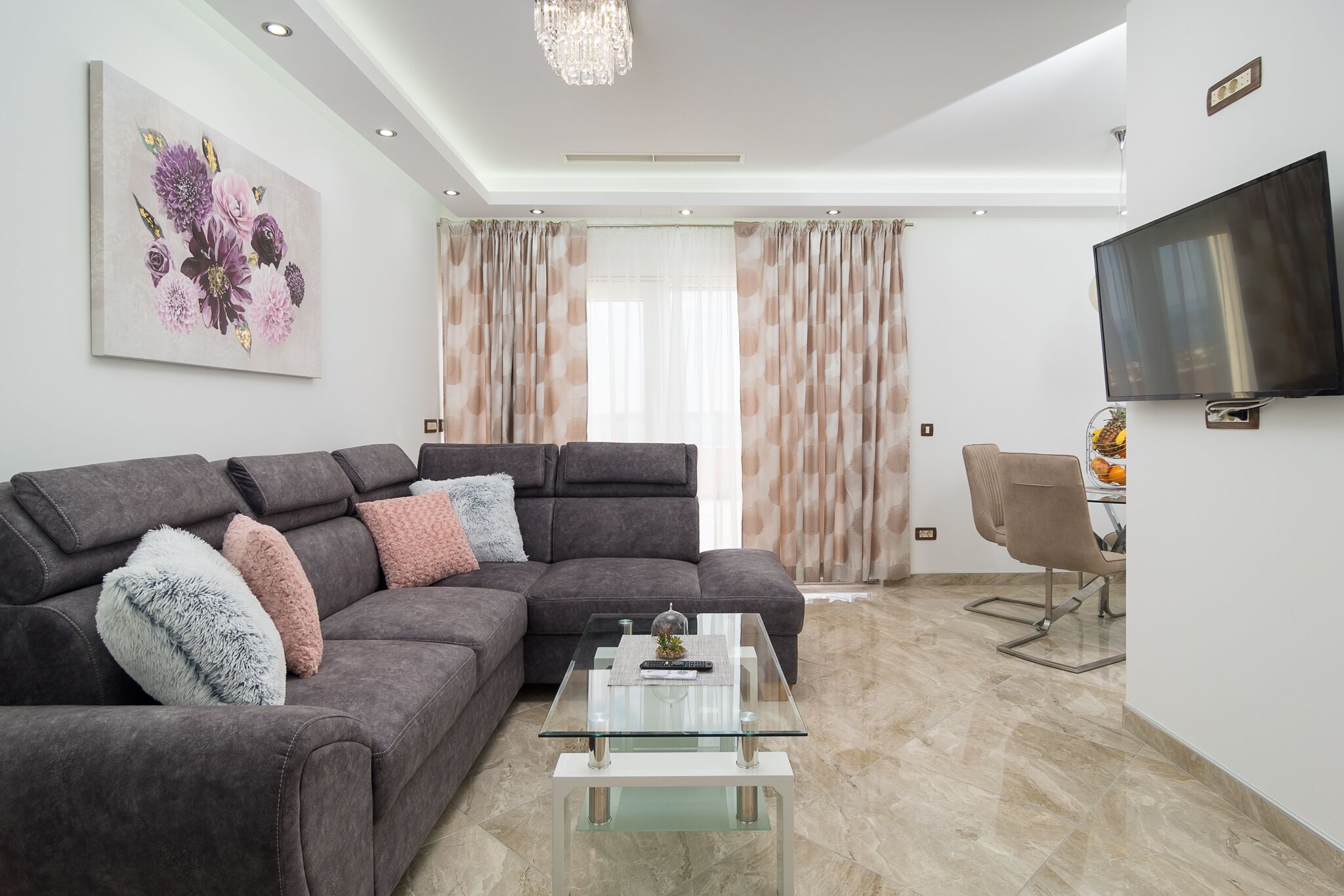 Villa | Sala de estar | Televisor LCD de 80 cm com canais por cabo 