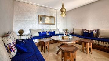 Apartamento, suíte, vista para o mar | Lounge