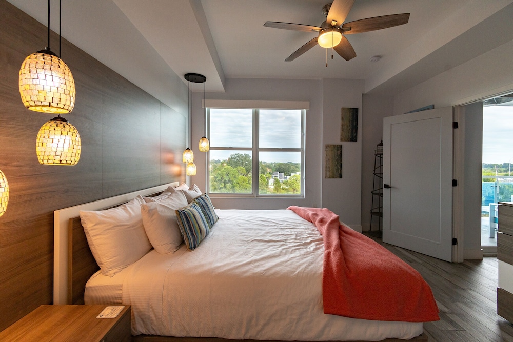 Stateroom Elite Summa - Cocoa, FL