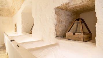 Suíte superior, piscina particular, vista para o pátio | 2 quartos, edredons de pluma, cofres nos quartos, roupa de cama
