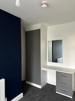 Secretária, Wi-fi grátis, roupa de cama fornecida 