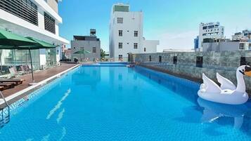 Piscina externa sazonal