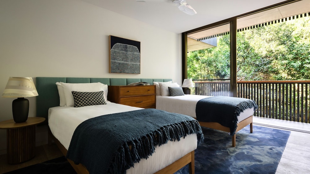 Moonrise - 4 Br Designer Home Above Wategos Beach - Byron Bay