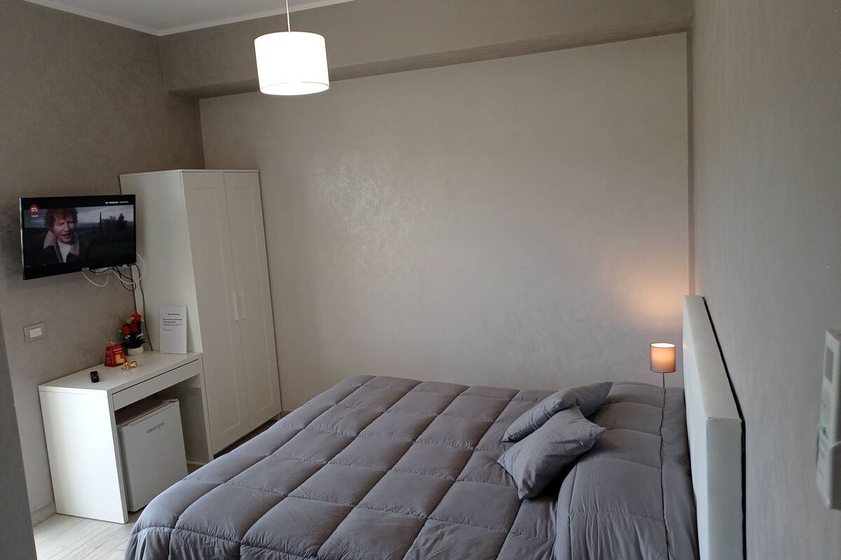 Quarto Duplo ou Twin Comfort | Secretária, cortinas/cortinados opacos, ferro/tábua de engomar