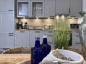 Condo | Cozinha privada | Geladeira, micro-ondas, fogão, cooktop