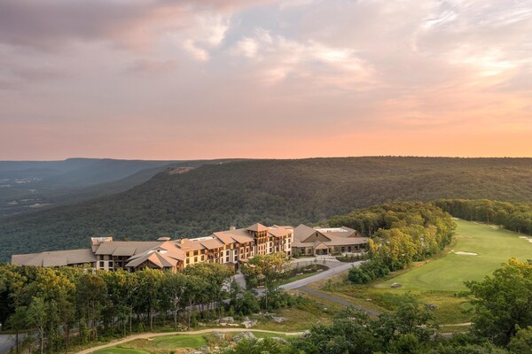 Cloudland At Mclemore Resort Lookout Mountain, Curio By Hilton - Beaver Lake, Rising Fawn