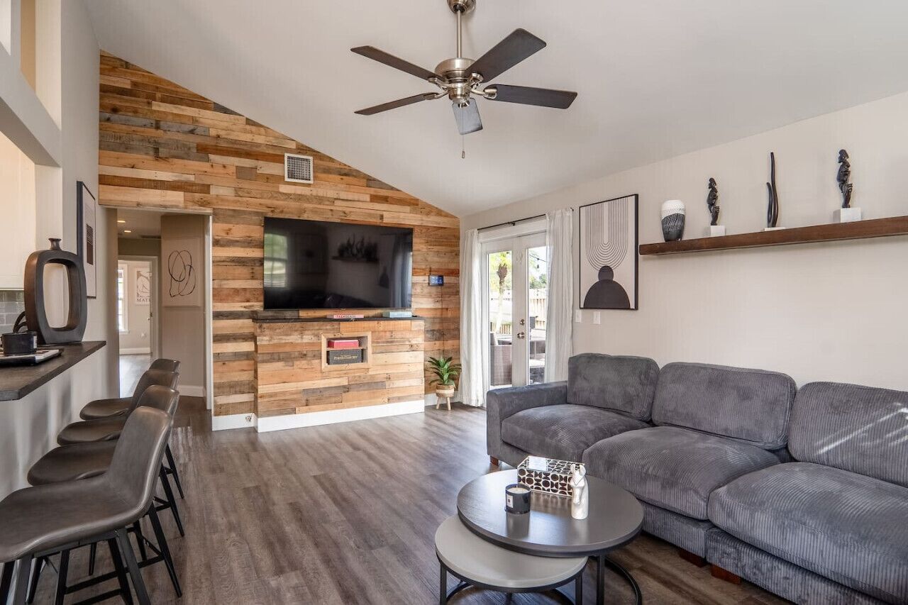 Private Pool Villa With Waterfall Near Wellington & Wpb - Royal Palm Beach, FL