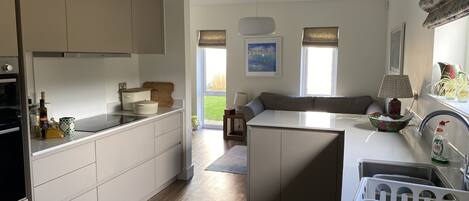 Casa | Cozinha privada | Geladeira, micro-ondas, fogão, cooktop