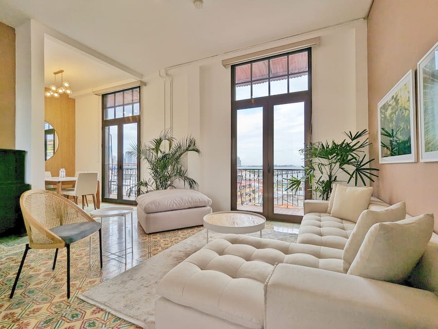 Apartamento, 3 quartos (4B) | Sala de estar | Smart TV de 32 polegadas com canais digitais