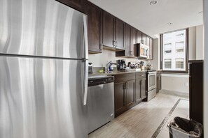 Apartamento superior | Cozinha privada | Geladeira, micro-ondas, fogão, cooktop