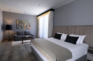 Suite Clássica | Roupa de alta qualidade, camas de colchão viscoelástico, minibar 