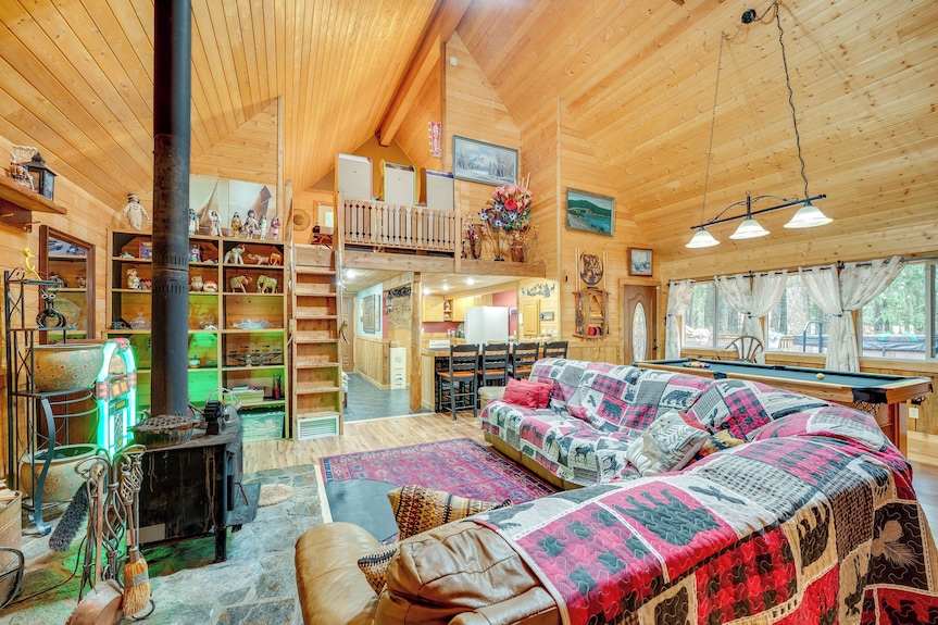 Game Room & Trail Access! Leavenworth Family Cabin - ワシントン州