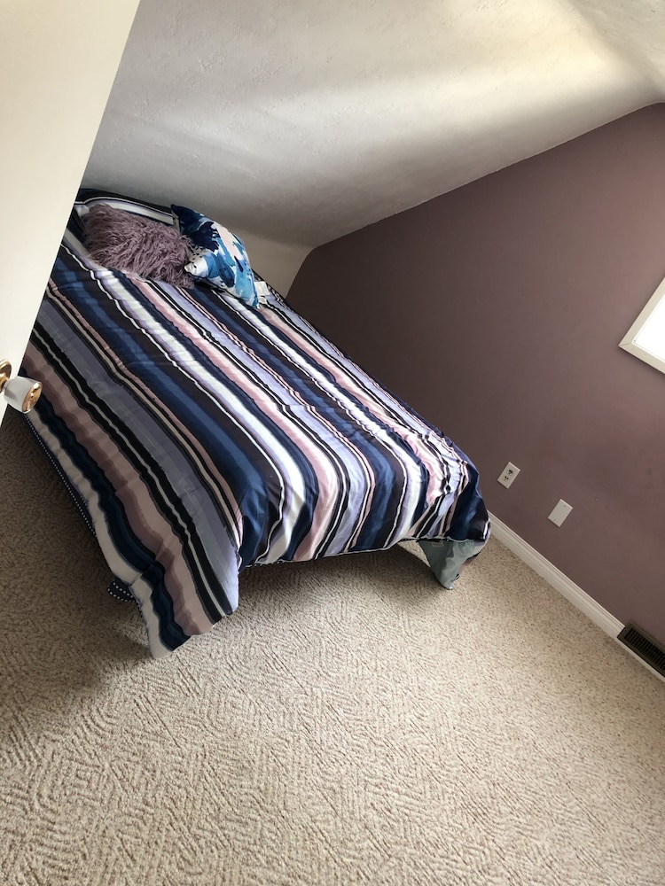 Cozy 2 Bedroom Apartment Hardisty AB Fully Equipped & =Furnished ...