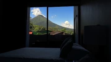 Quarto superior, vista para a montanha | 1 quarto, frigobar, cofres nos quartos, individualmente decorados