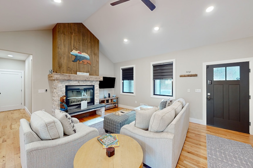 2 Miles To The Lake - Million Dollar Beach - Blizzard, Queensbury