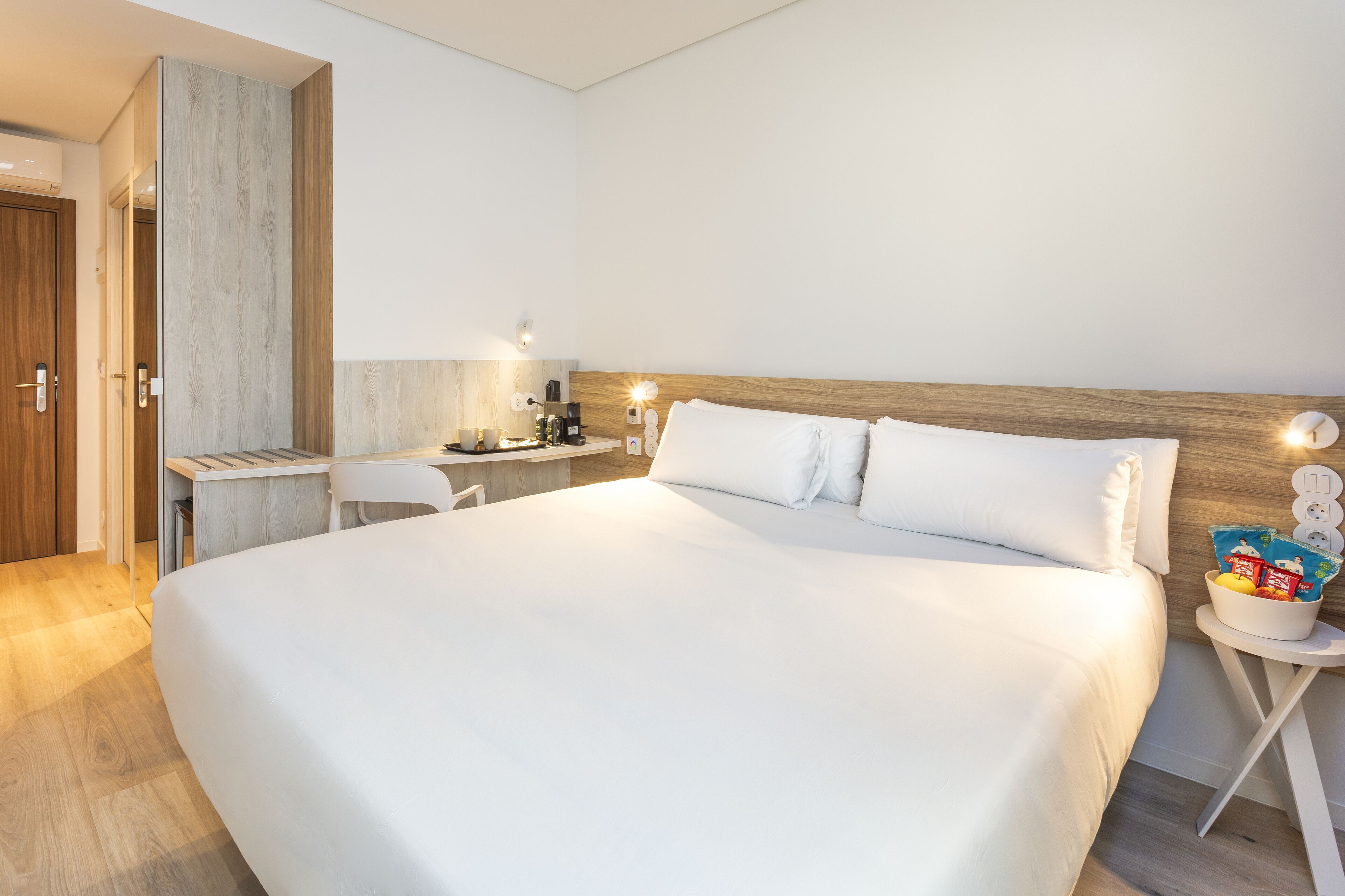 Quarto Duplo Premier | Minibar, cofre no quarto, secretária, Wi-fi grátis 