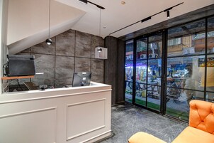 Área de estar no saguão