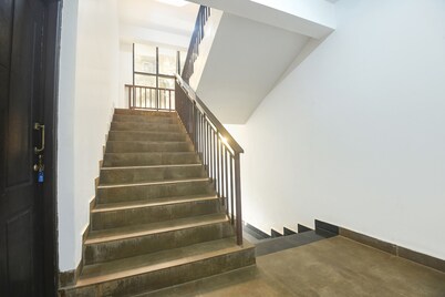 FabHotel Holiday Suites