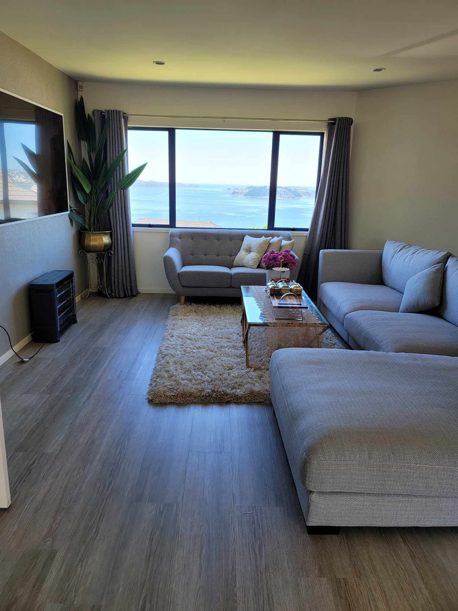 Scenic Haven: Warm, Ethnic Charm - Wellington