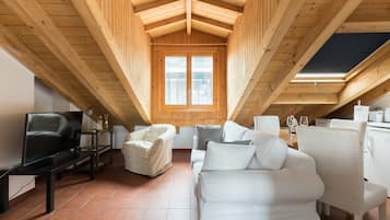Apartamento Romântico | Sala de estar | TV de ecrã plano, Netflix, serviços de streaming