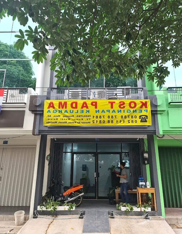 Oyo Life 92878 Kost Padma Syariah - Cimone