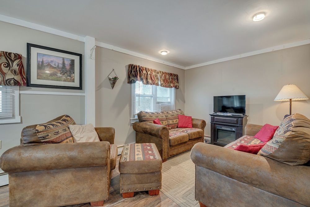 Cozy Pennsylvania Home W/ Fire Pit & Dock Access! - Pocono Mountains, PA