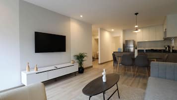 Apartamento, 2 quartos (901) | Sala de estar | Smart TV de 40 polegadas com canais por cabo
