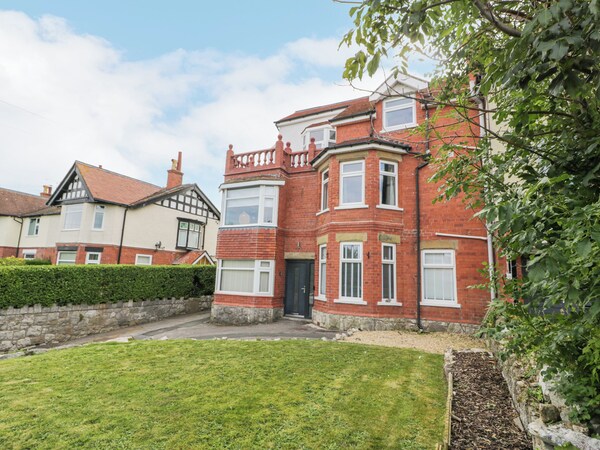 Cabin Hill - Rhos on Sea