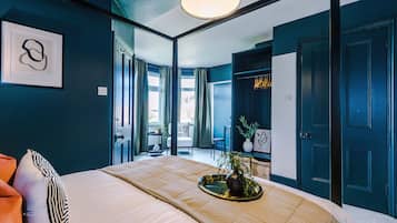 8 quartos, com decoração personalizada, com mobília individualizada