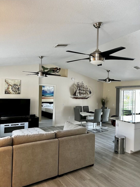 Double Lot Canal Front Ranch- King Bed -Heated Pool Near Warm Mineral Springs - North Port, FL