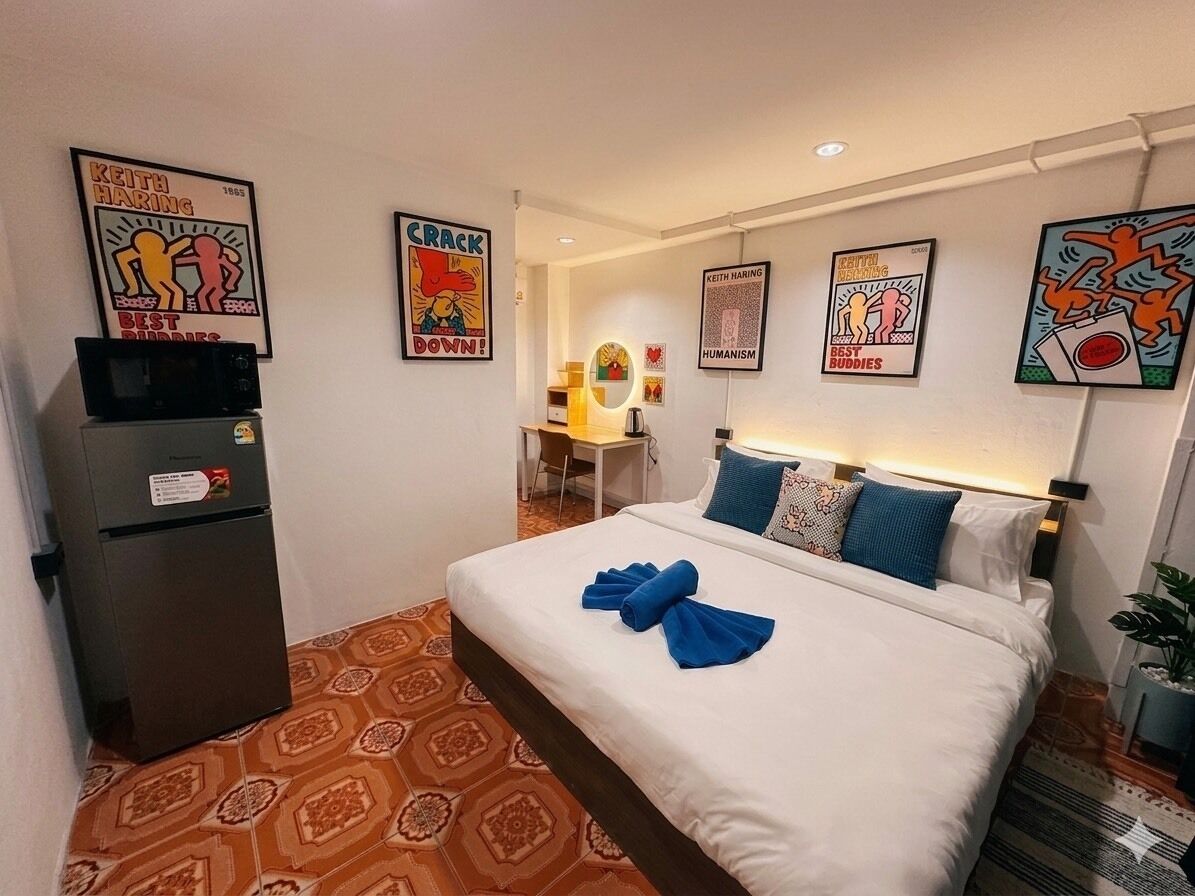 Quarto Clássico com Cama de Casal, casa de banho privativa, no rés do chão | Sala de estar