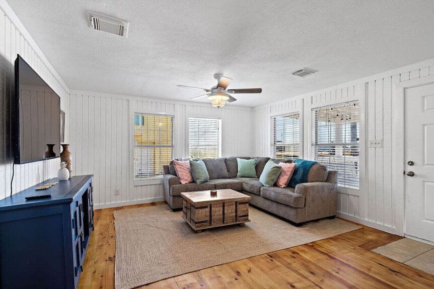 Cozy Bungalow With Private Pool, Steps To Beach - Galveston, TX