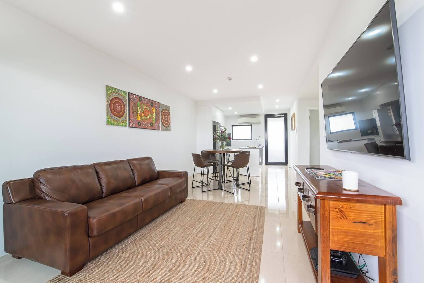 Perfect Prospect Among Citys Dining Hotspots - 