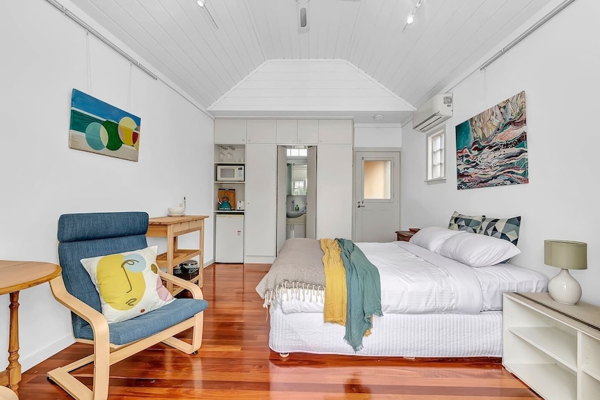 The Seaside Loft A Breezy Beachside Lifestyle - Adelaide