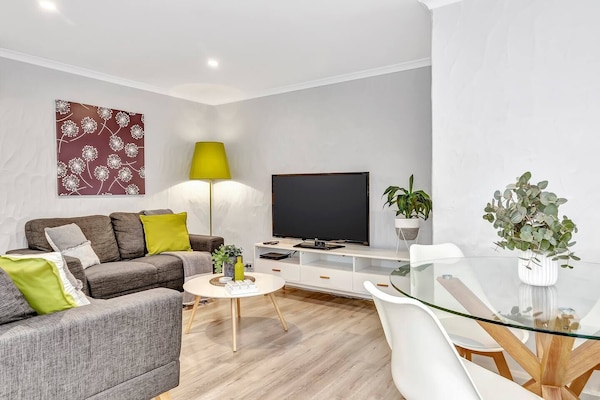 Charming Glenelg Stay Walking Distance To Beach - Glenelg